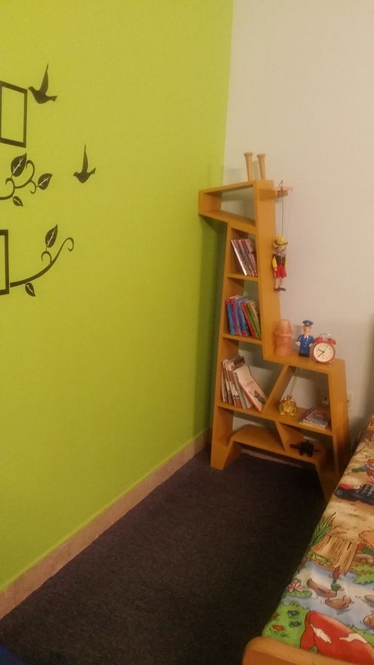 Gee Raffa Floor Shelf – HOiD.pk