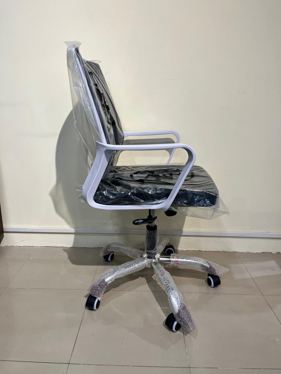 Run! Adjustable Back Long Executive Office Chair - HOiD.pk
